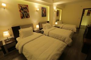 Pyramid Edge Hotel & Exclusive Pyramids View Rooftop, Cairo (updated ...