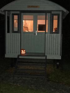 Glamping at Holly Grove Farm, Stoke on Trent (updated prices 2025)