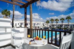 Plaza Azul, Puerto del Carmen (updated prices 2025)