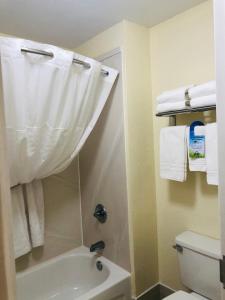 Days Inn & Suites by Wyndham Navarre - near Beaches Hurlburt, Navarre ...