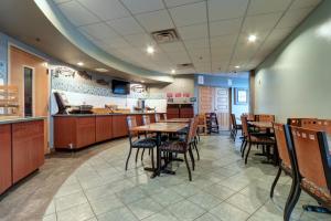 Dimond Center Hotel, Anchorage – Updated 2024 Prices