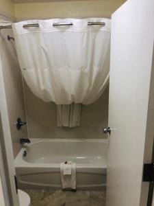Days Inn & Suites by Wyndham Navarre - near Beaches Hurlburt, Navarre ...