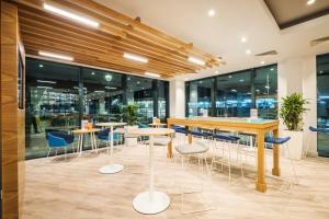 Holiday Inn Express - Stockport, an IHG Hotel, Stockport – Updated 2024 ...