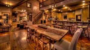 Lodge on the Lake, Blue Ridge (updated prices 2024)