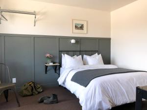 The Bayview Motel - Fort Frances, ON - Lakeside Motel, Fort Frances ...