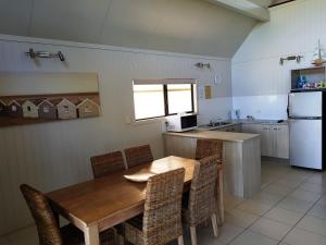 Cardwell Beachcomber Motel & Tourist Park, Cardwell (updated prices 2025)