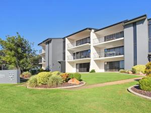 Illawong Inn 4 - Two Bedroom Unit on Mooloolaba Spit, Mooloolaba ...