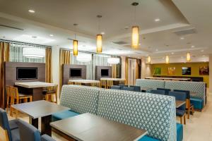 Holiday Inn Express at Monterey Bay, an IHG Hotel, Seaside – Updated ...