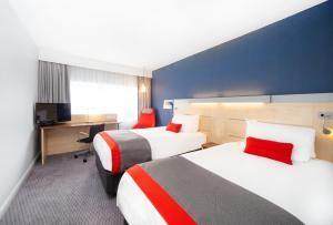 Holiday Inn Express Folkestone Channel Tunnel by IHG, Folkestone ...