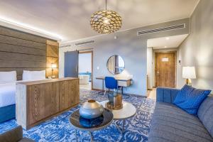 Radisson Hotel and Convention Centre OR Tambo Airport, Johannesburg ...