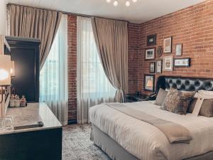The Charmant Hotel, La Crosse – Updated 2024 Prices