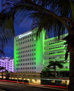 Holiday Inn Miami Beach-Oceanfront, an IHG Hotel, Miami Beach – Updated ...