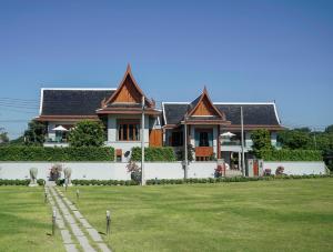 Mae Rim Grace, Mae Rim (updated prices 2025)