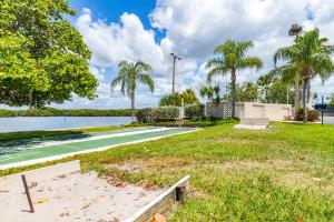 The Artful Nook, Ruskin (updated prices 2025)