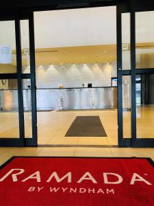 Ramada by Wyndham Belleville Harbourview Conference Center, Belleville ...