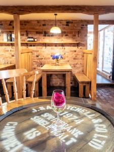 The Wayside and Whisky Barn, Whitbeck – Updated 2024 Prices