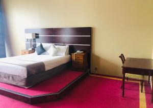 VR Hamilton, Hamilton (updated prices 2025)