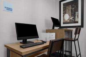 Holiday Inn Express & Suites - Woodside Queens NYC, an IHG Hotel ...