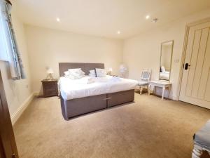 The Harvard Inn, Stock (updated prices 2025)