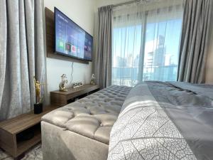 Luxury Room with Marina view close to JBR Beach and Metro with Shared Kitchen, Dubai (updated ...