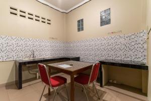 RedDoorz At Joyce Guest House Medan, Medan