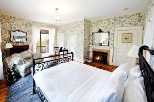 Apple Tree Inn, Lenox – Updated 2023 Prices