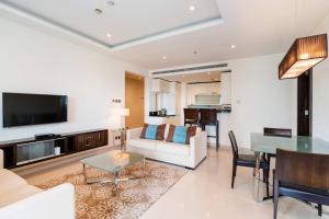 Royal Club By RVHR, Bonnington Residential Tower - JLT, Dubai (updated ...