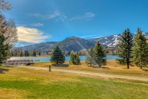 Nottingham Nook, Avon (updated prices 2025)