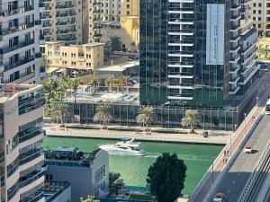 Luxury Room with Marina view close to JBR Beach and Metro with Shared Kitchen, Dubai (updated ...