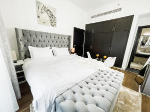 Luxury Room with Marina view close to JBR Beach and Metro with Shared Kitchen, Dubai (updated ...