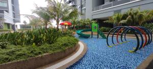 Bukit Rimau Instagrammable 2 Bedroom Apartment With Pool View up to 5 ...
