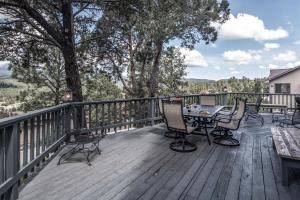 Gray Wolf Lodge, 4 Bedrooms, Hot Tub, Mountain View, Pool Table, Sleeps ...