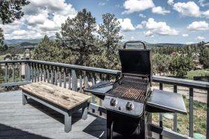 Gray Wolf Lodge, 4 Bedrooms, Hot Tub, Mountain View, Pool Table, Sleeps ...