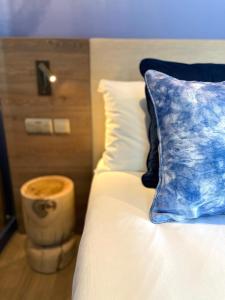 Hex Wildlife Hotel at Yorkshire Wildlife Park, Doncaster (updated ...