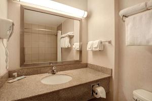Days Inn & Suites by Wyndham Collingwood, Collingwood – Updated 2024 Prices