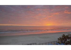 Dolphin Beach Club, Daytona Beach Shores (updated prices 2025)