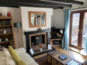 Award winning pet friendly paddock cottage, Whitby (updated prices 2025)