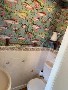 Award winning pet friendly paddock cottage, Whitby (updated prices 2024)