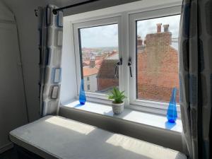 Award winning pet friendly paddock cottage, Whitby (updated prices 2025)
