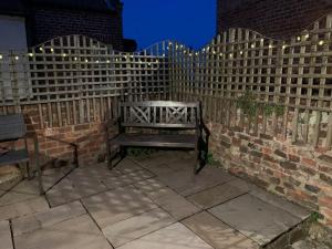 Award winning pet friendly paddock cottage, Whitby (updated prices 2025)