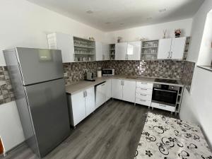 Cabana LUCDAR Valiug Crivaia, Văliug (updated prices 2025)
