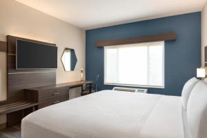 Holiday Inn Express & Suites Denver Airport, an IHG Hotel, Denver ...