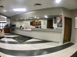 Crossroads Hotel and Huron Event Center, Huron (updated prices 2025)