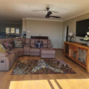 Luxury Home with breathtaking views of Champagne Valley, Bergview ...