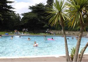 Lakes and woodlands Overstone Holiday Park, Northampton – Updated 2023 ...