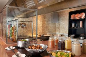 Wyndham Grand Manama, Manama (updated prices 2025)