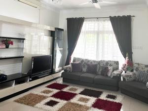 Muar Homestay [Located at Sabak Awor Seafood Court], Muar (updated ...