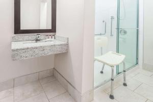 Ramada by Wyndham Edmonton South, Edmonton (updated prices 2025)