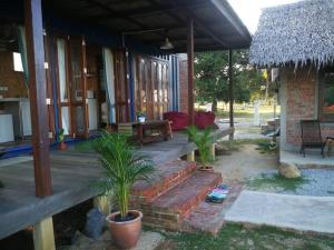 Rembulan Escape - The Container House, Kampung Penarik (updated prices ...