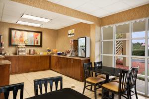 Days Inn by Wyndham Atlanta Stone Mountain, Stone Mountain (updated ...